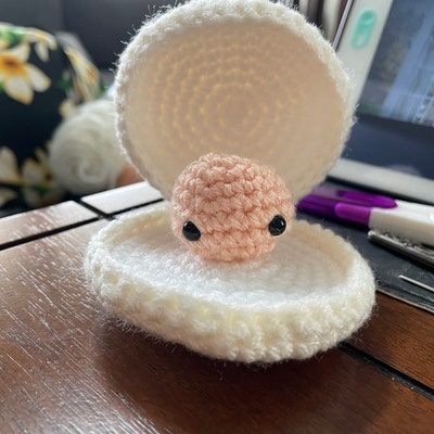 PATTERN: Low Sew Cleo the Clam Pattern Amigurumi Clam Pattern Crocheted ...