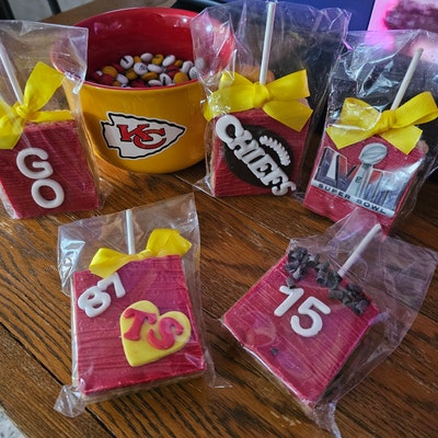 Chiefs Bundle, Game Day Treats, 6 Rice Krispy Treats, 6 Cake Pucks, 6 ...