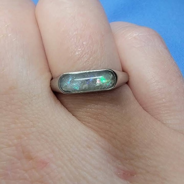 Gold Cremation Ring, Dainty Memorial Ring With Ashes, Moissanite ...