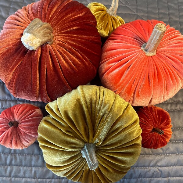 Skull Skeleton Totem Pole, Purple and Pink Flowers, Gothic Decor ...