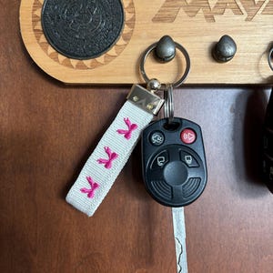 Pink Bow Keychain / Bow Embroidered Keychain / Coquette Bow Embroidery ...