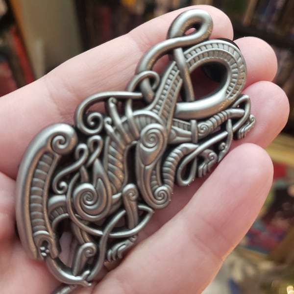 Knotwork Xenomorph 3D Metal Pin - Alien Monster Celtic Viking Gripping ...