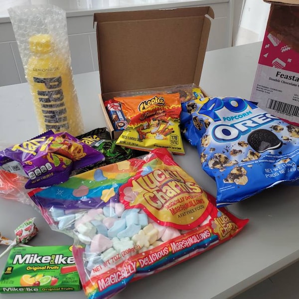 Kit Kat Lovers Bundle Kitkat Gift Set Chocolate Frosted Donut, Lemon ...