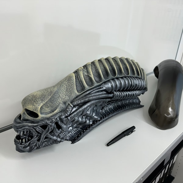 Xenomorph Alien Display Piece With Removable Translucent Dome - Etsy