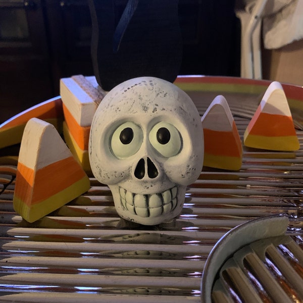 Smiling Skull Halloween Decoration Happy Face With Teeth Grinning Ghoul ...