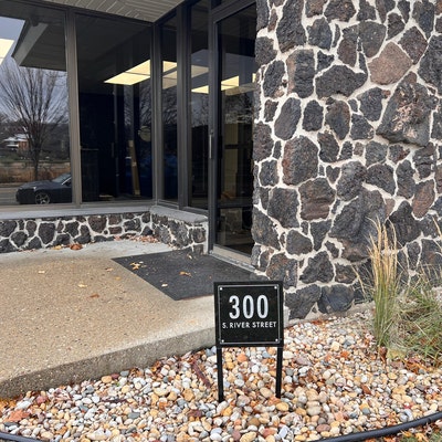 LAWN MOUNTED Stone Address Plaque With Engraved Numbers. Address Sign ...