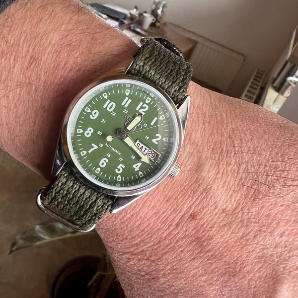 Genuine Vintage Ricoh R31 Automatic Japan Mens Day/date Oval Shape Blue ...