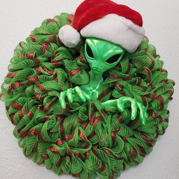 3D Alien Wall Decor- Looking on the Wall-the Alien is Visiting Your ...