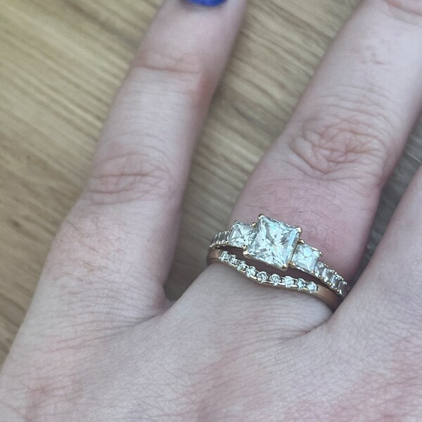 14k Solid Gold Minimalist Curved Moissanite Wedding Band / Sustainable ...