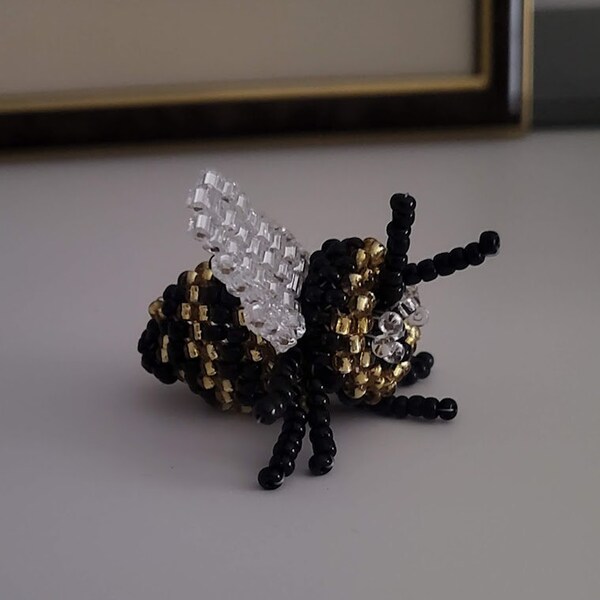 Queen Bee Beading Pattern/tutorial. Peyote Stitch Beading Pattern by ...