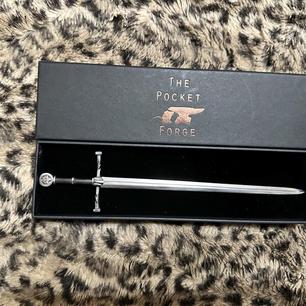 Mini Targe Round Shield Brooch, Dnd Rpg Fantasy Accessory - Etsy