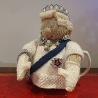 Queen Elizabeth II Tea Cosy Knitting Pattern - Etsy Canada