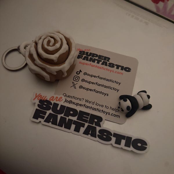 Fidget Keychain Cinnamon Roll: 3D Printed Brown White Pastry Clicker ...