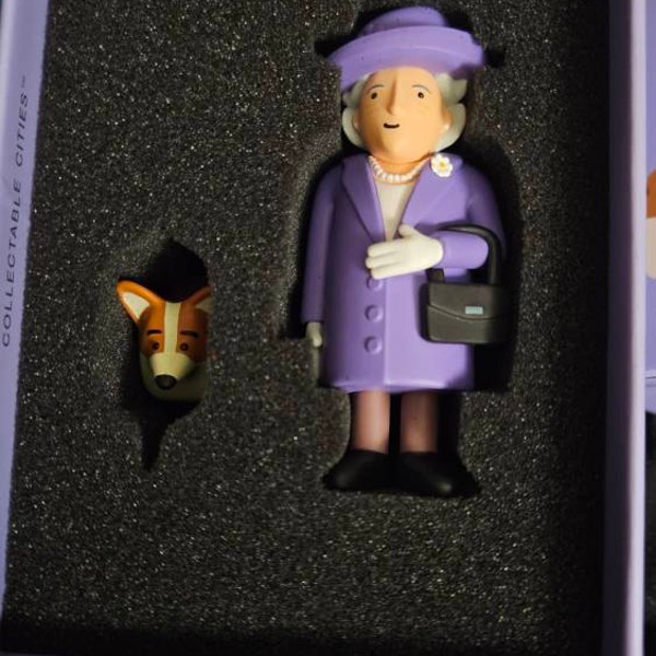 The Guard - Collectable London Art Toy I Souvenir Collectible Design ...