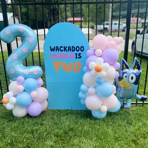 Bluey Number Balloon Tower Giant 32 Inch Light Blue Balloon Structure ...