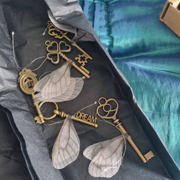 Magical Flying Keys! Christmas Tree Winged Keys, Magic Party Decor ...