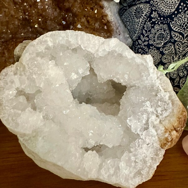Stunning White Quartz Geode | Unique Crystal Geode | Cracked Open | YOU ...