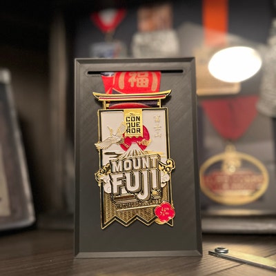 Medal Display Frame Conqueror Challenge Medals Wall Display for Awards ...