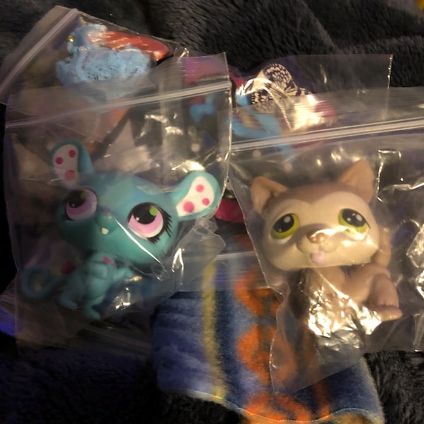 Authentic LPS 26 Pc Play Set 3 Pets (1 Random CAT or DOG and 2 Other ...