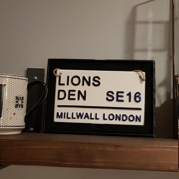 DRAMA Queen-crown-acting-actress-actor-west End London-london Sign ...