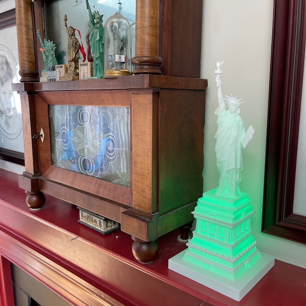 Chrysler Building Lamp - NYC Landmark Night Light - Bedside Table Lamp ...