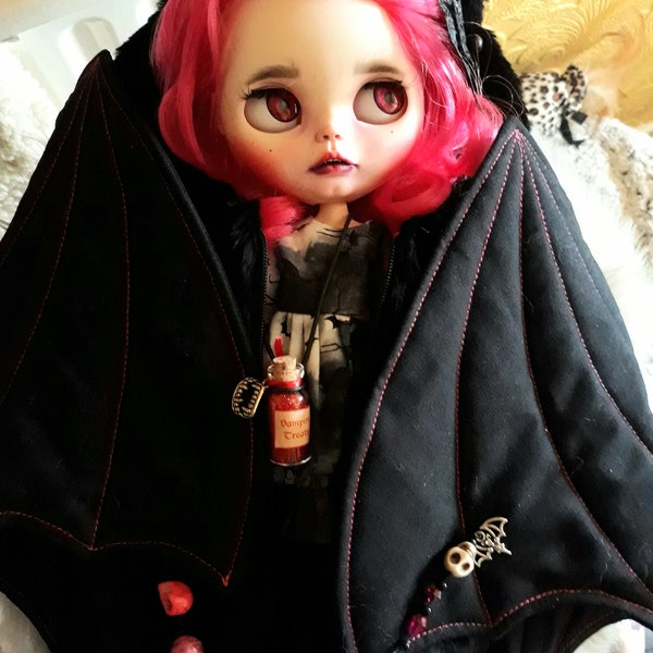 Be Kind to Every Kind. A Cute Change Purse, Fuchsia and Blue Screen ...