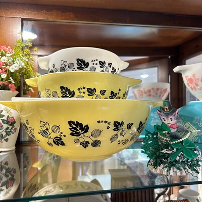 LOTS of Milk Glass Vases Hoosier Randall Brody Anchor Hocking Hobnail ...