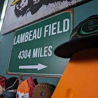 PERSONALIZED LAMBEAU FIELD Distance Sign, Lambeau Field Stadium ...