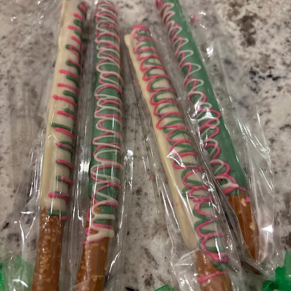 Chocolate Covered Pretzels! Decorated in White Chocolate With Beautiful ...