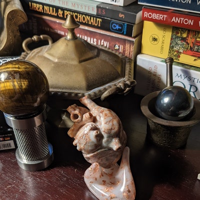 Sphere Stand Resin Hand Sphere Holder, Crystal Holder, Crystal Sphere ...