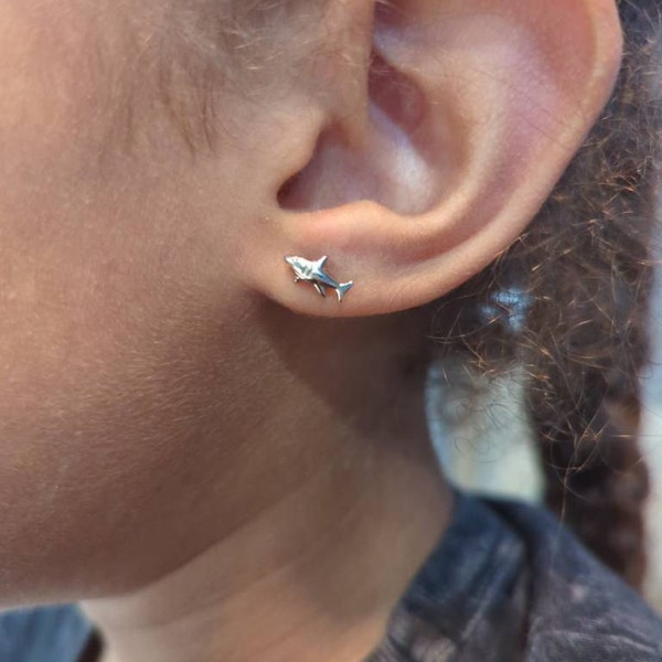 Dainty Shark Threadless Flat Back Earring, 20,18,16ga, 5-10mm Unisex ...