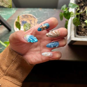 LYNETTE Ditsy Coquette Floral Press on Nails Hand Painted Flower Nails ...
