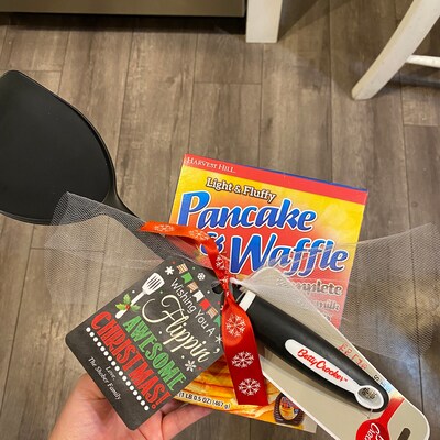 Christmas Gift Tags, Spatula Wish You a Flippin' Awesome Holiday Favor ...