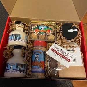 Perfect Vermont Gift Deluxe Maple Gift Box of Treats: Maple Syrup ...