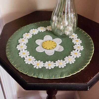 Primitive Stitchery Folk Art Flowers Penny Rug Folky Stars & Printed ...