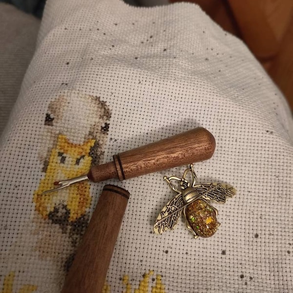 Gold Bee Needle Minder, Needle Keep, Needle Minder, Needle Magnet ...