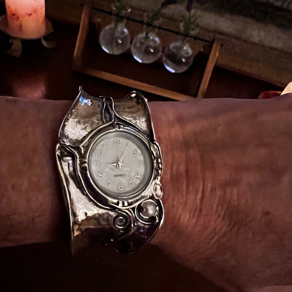 Silver Designer Fancy Watch for Women, Unique Silver Cuff Bracelet With ...