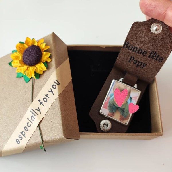 Customized 20 Photos Mini Album Keychain, Photo Scrapbook Keyring ...