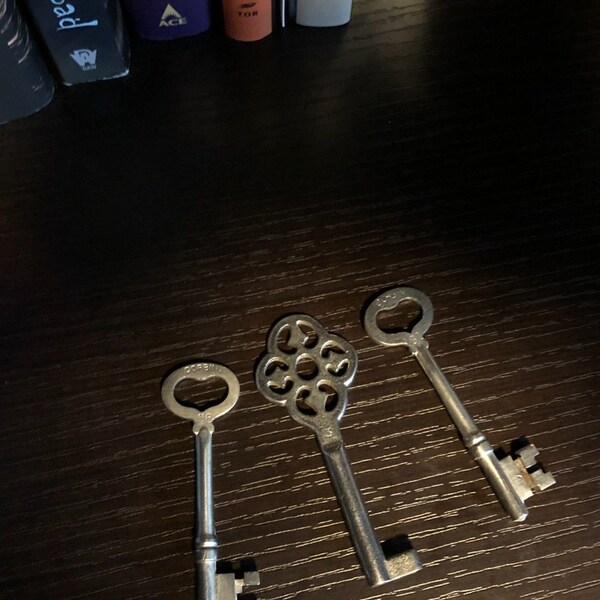 Skeleton Key - Rare Antique GENUINE Frog-legs Bow French Chalet Key ...