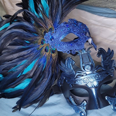 Black Bird Curved Beak Long Nose Skull Face Mask With Top Feather ...