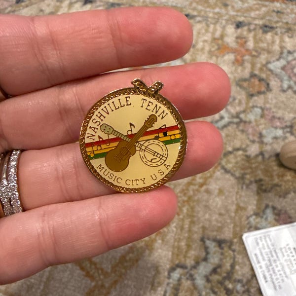 Violin MMA Dark Red Metropolitan Museum of Art Gold Toned Pin 1985 ...