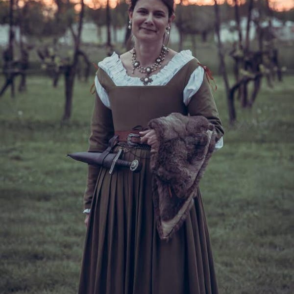 Red Linen Renaissance Dress, 1490s Townswoman Gown, Renfaire Earthly ...