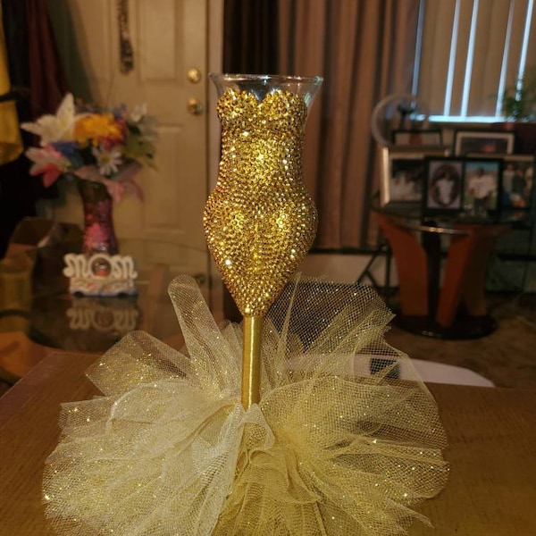 Diva Wine Glass - Etsy