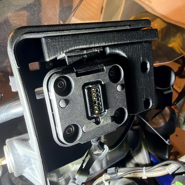 Lockable BMW Navigation Preparation Adapter for Garmin Zumo XT, XT2 ...