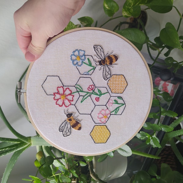 Honeycomb Embroidery Pattern, Bee Needlepoint Pattern, Woodsy ...
