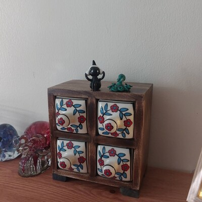 MEDITATING Zen Desk Friend Figurine Shadows Collection Desk Buddy Decor ...