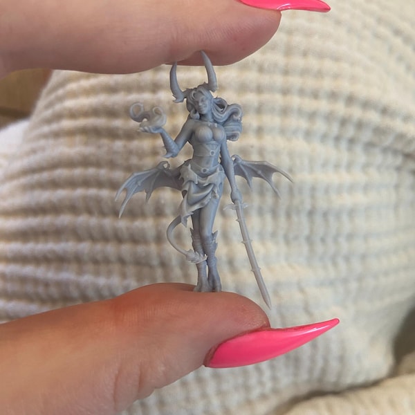32mm Female Halfling Thief by White Werewolf Tavern Choose Your Figure ...