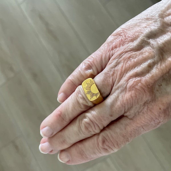 Gold Mystic Eye Signet Ring, the Metsuki by Merchants of the Sun ...