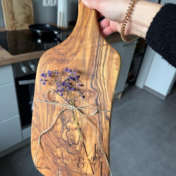 Personalisiertes großes Servierbrett aus Akazie oder Olivenholz ...