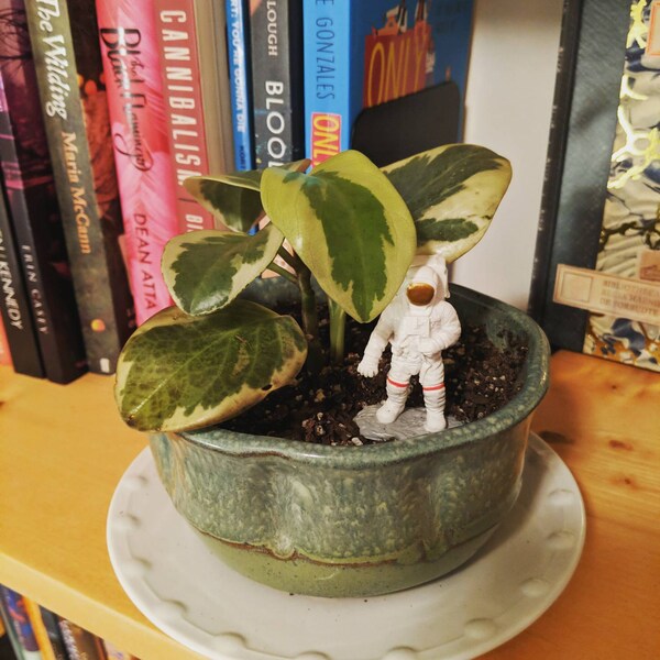 MINIATURE ASTRONAUT With Jetpack Space Figures Figurines Fairy Gardens ...